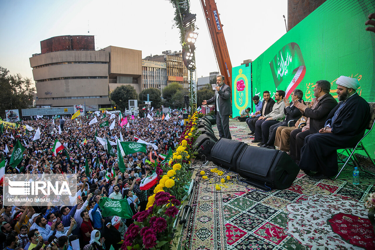جشن میلاد پیامبر مهربانیها در میدان حضرت ولیعصر عج تهران پایگاه