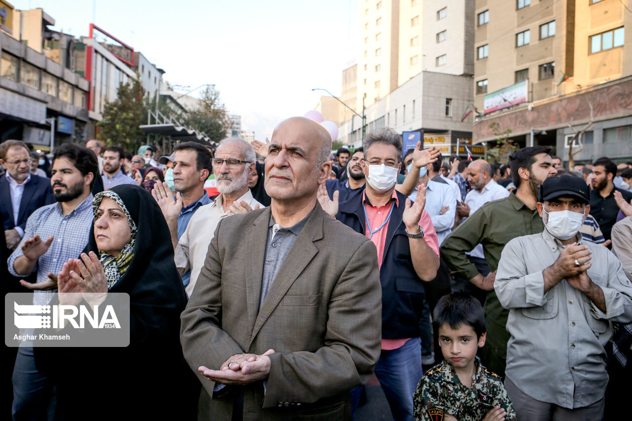 جشن میلاد پیامبر مهربانیها در میدان حضرت ولیعصر عج تهران پایگاه
