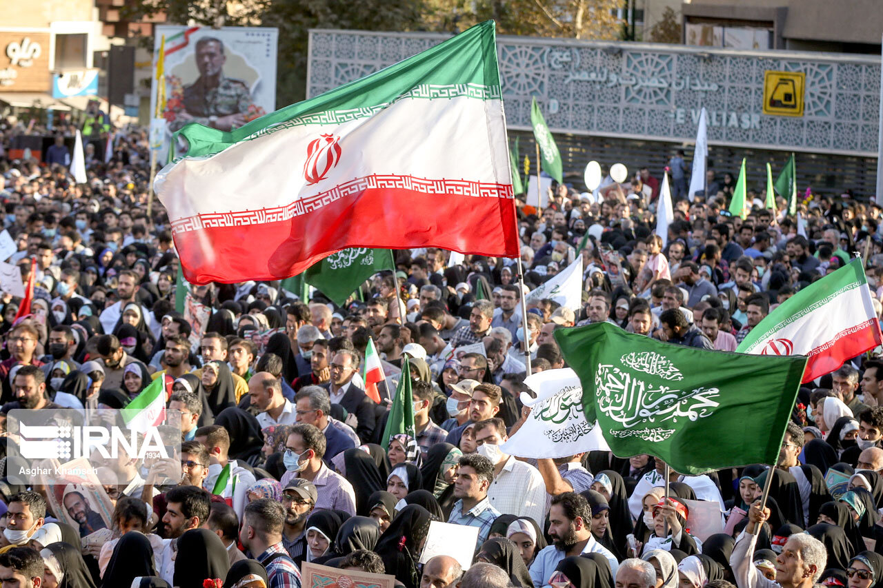 جشن میلاد پیامبر مهربانیها در میدان حضرت ولیعصر عج تهران پایگاه