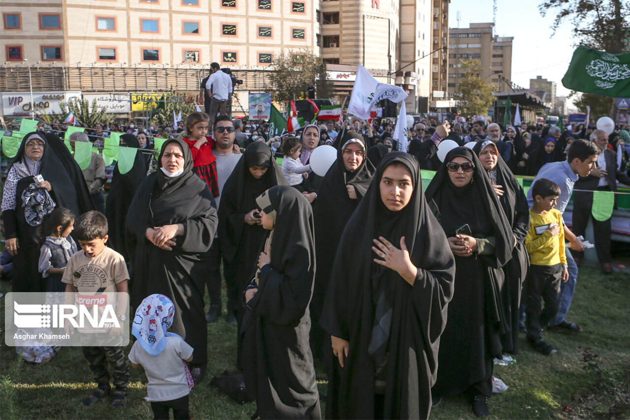 جشن میلاد پیامبر مهربانیها در میدان حضرت ولیعصر عج تهران پایگاه