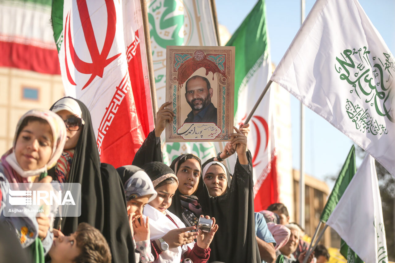 جشن میلاد پیامبر مهربانیها در میدان حضرت ولیعصر عج تهران پایگاه