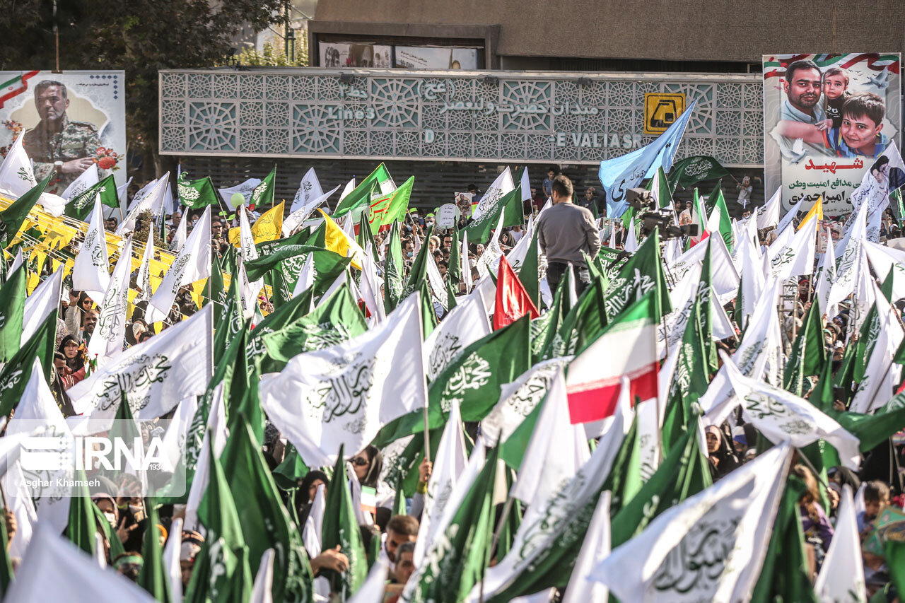 جشن میلاد پیامبر مهربانیها در میدان حضرت ولیعصر عج تهران پایگاه
