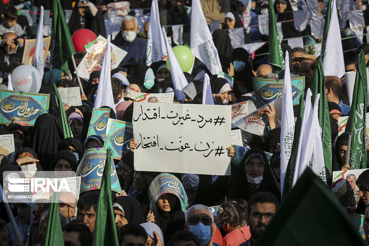 جشن میلاد پیامبر مهربانیها در میدان حضرت ولیعصر عج تهران پایگاه