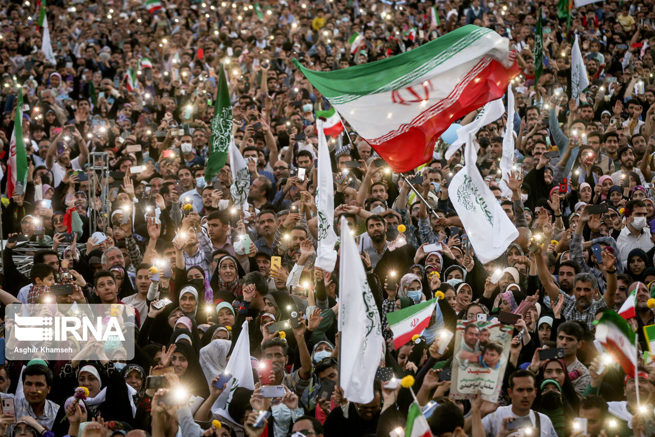جشن میلاد پیامبر مهربانیها در میدان حضرت ولیعصر عج تهران پایگاه