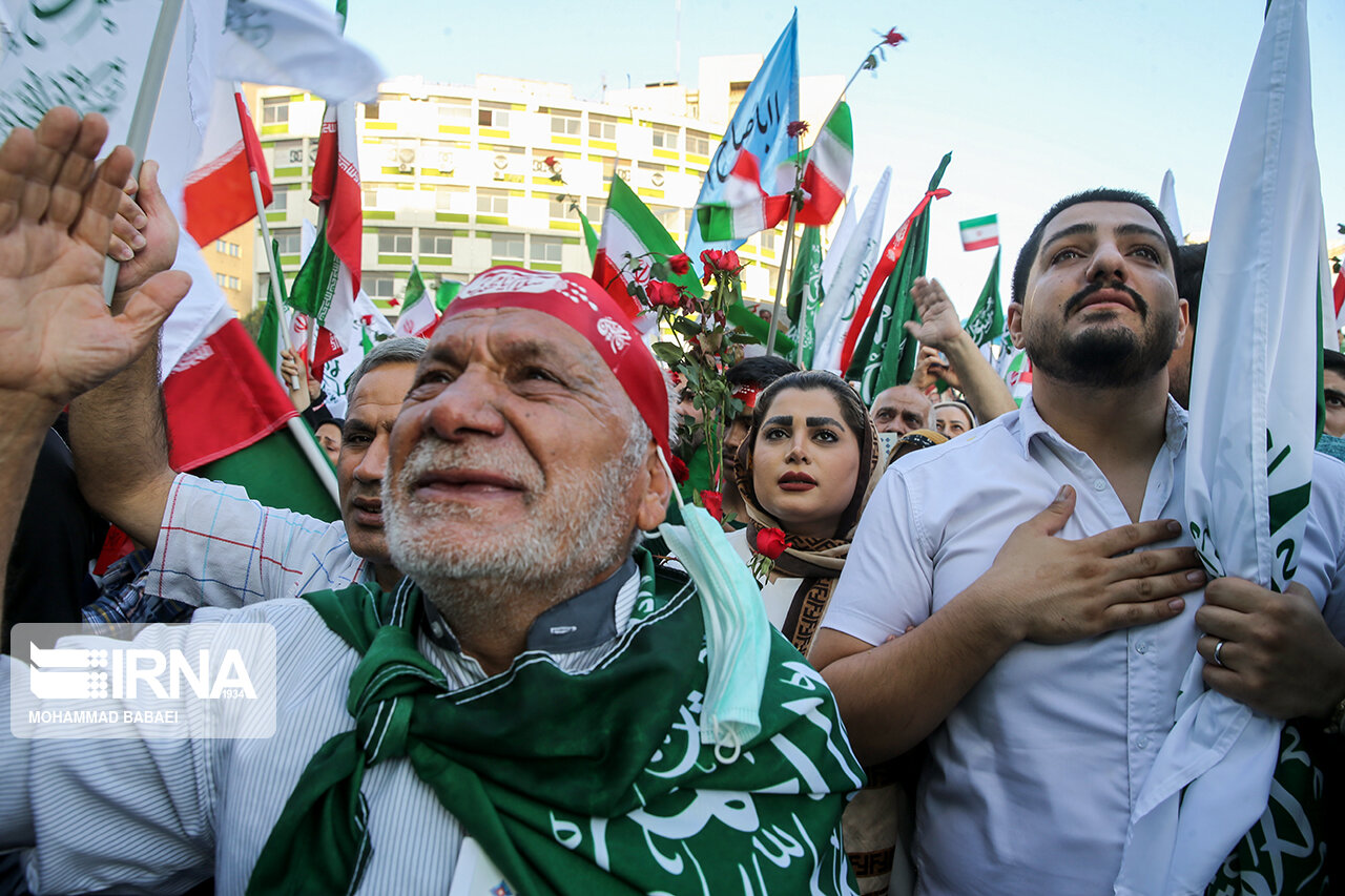 جشن میلاد پیامبر مهربانیها در میدان حضرت ولیعصر عج تهران پایگاه