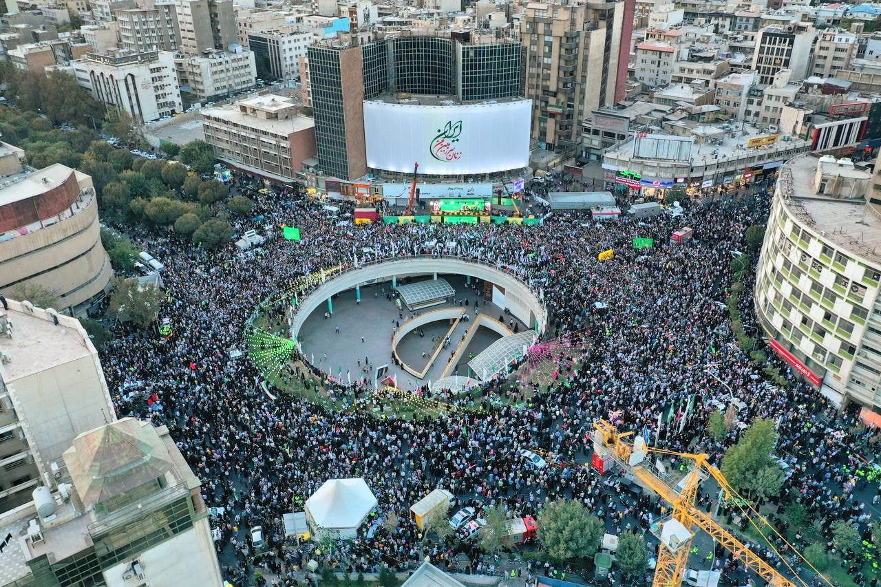 جشن میلاد پیامبر مهربانیها در میدان حضرت ولیعصر عج تهران پایگاه